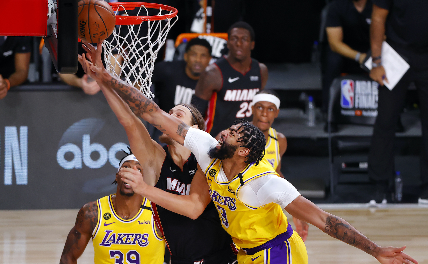 If There's Going To Be A Rockfight, Have The Biggest Rock | Defector