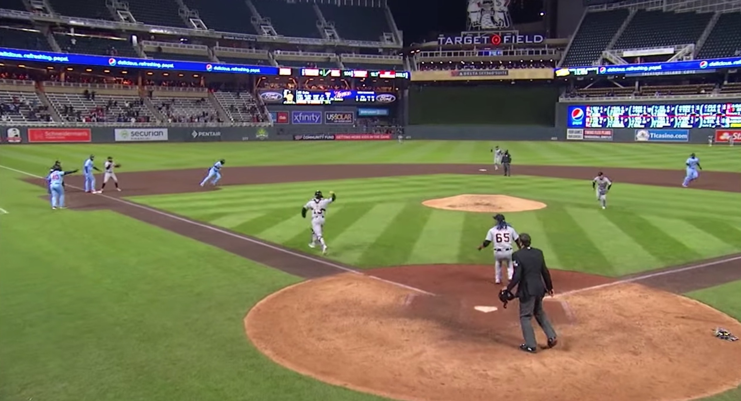 Tigers' Boo-Boos Give Twins Remarkably Dumb Walk-Off Win | Defector