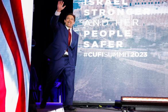 Is Ron DeSantis Wearing Hidden Platform Heels Inside His Stupid Ugly ...