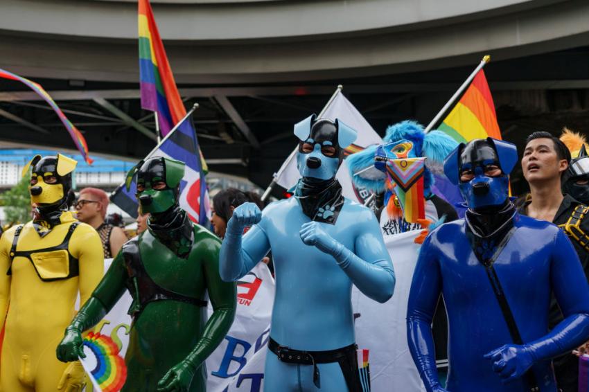 The Normal Gossip Summer Guide To Eavesdropping | Defector